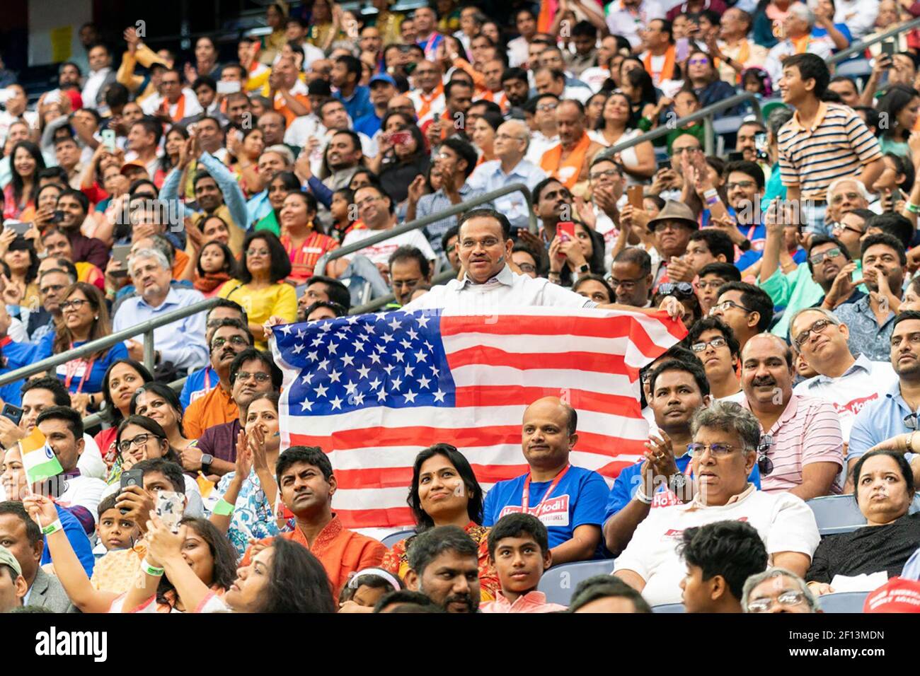 50000 people hi-res stock photography and images - Alamy