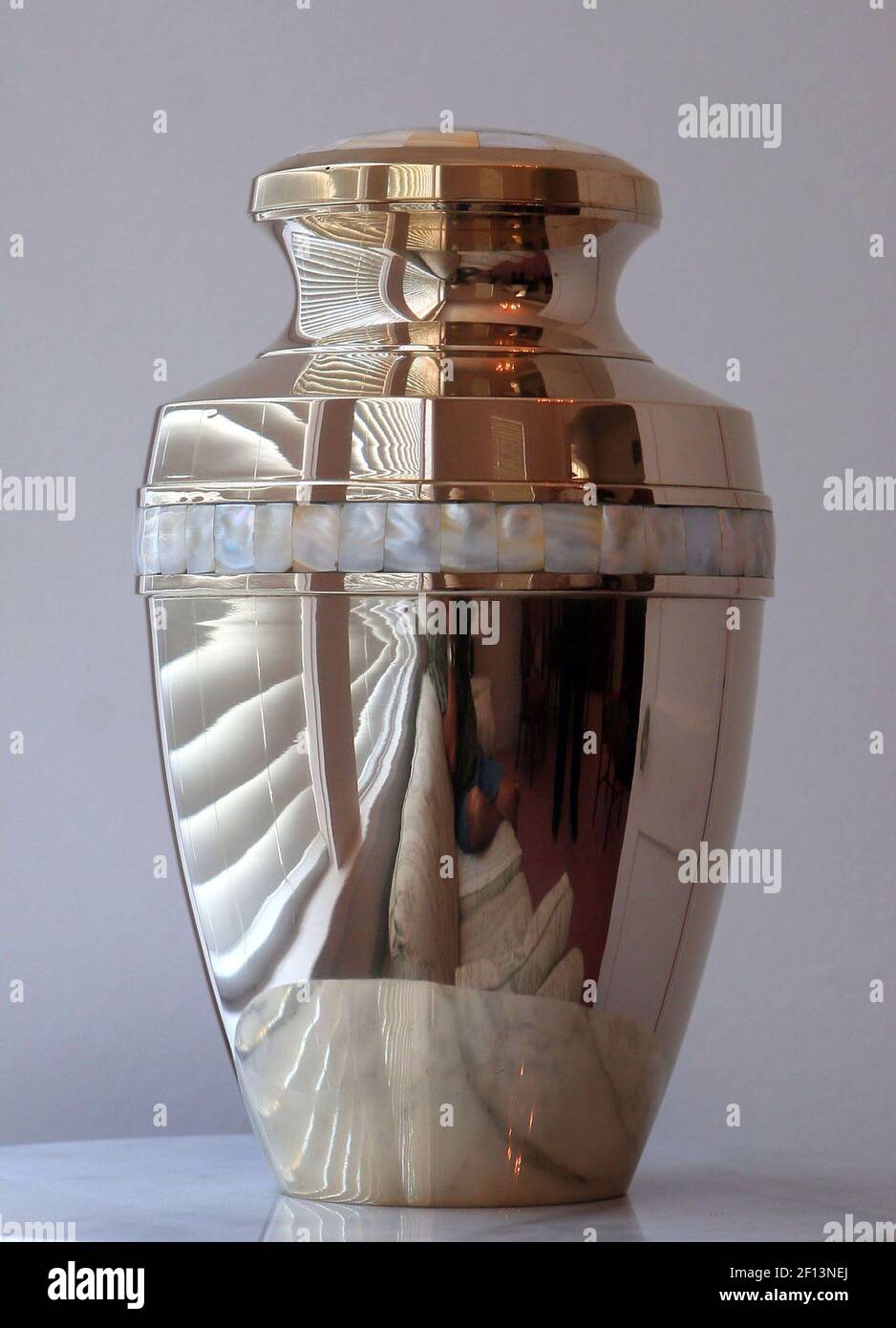 Common urns and provide a traditional choice for taking care of a loved ...