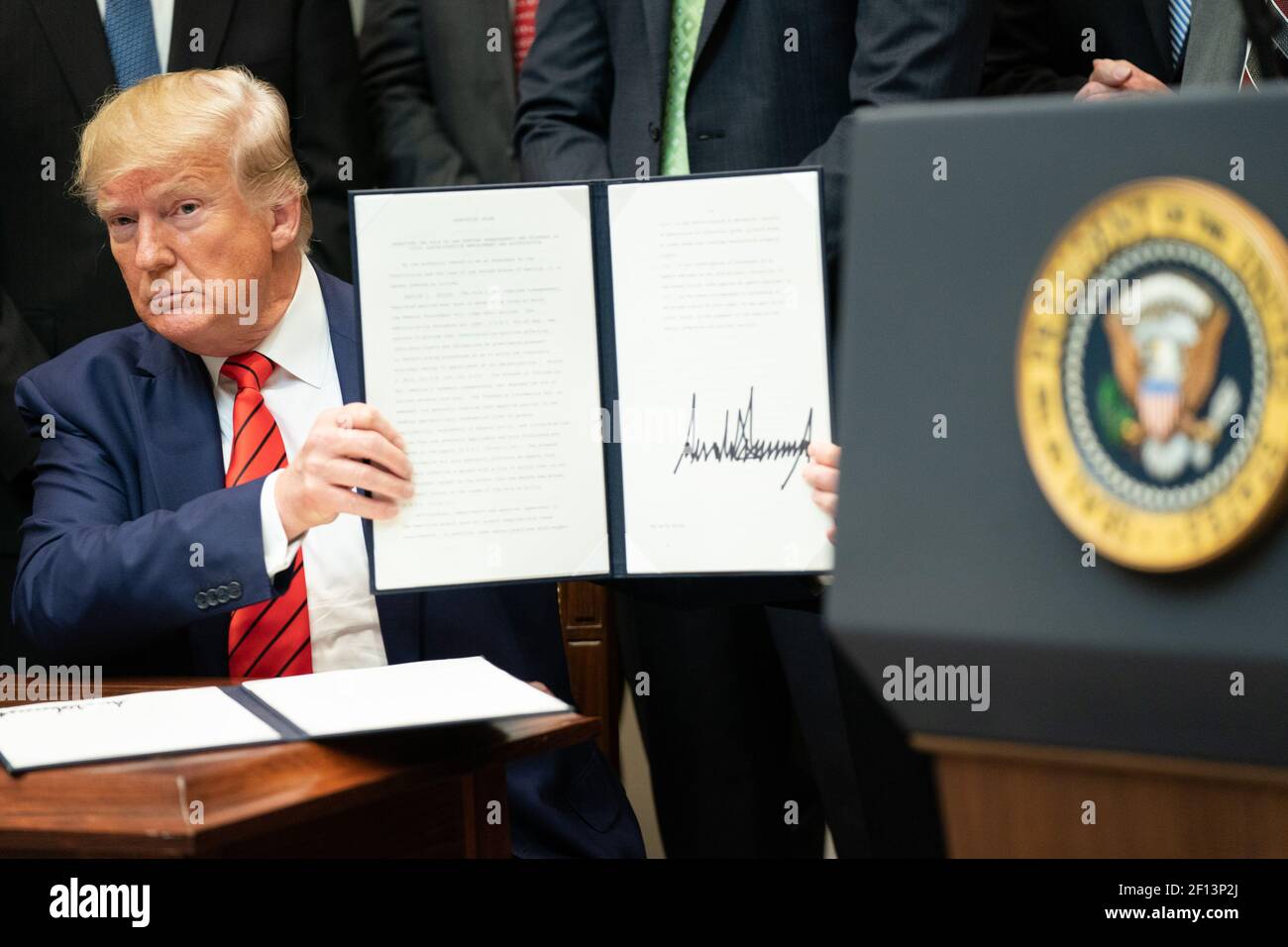 Donald trump signature hi-res stock photography and images - Alamy