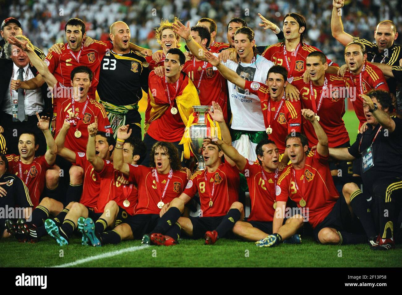 Spain's players celebratea 1-0 victory over Germany in the UEFA EURO ...