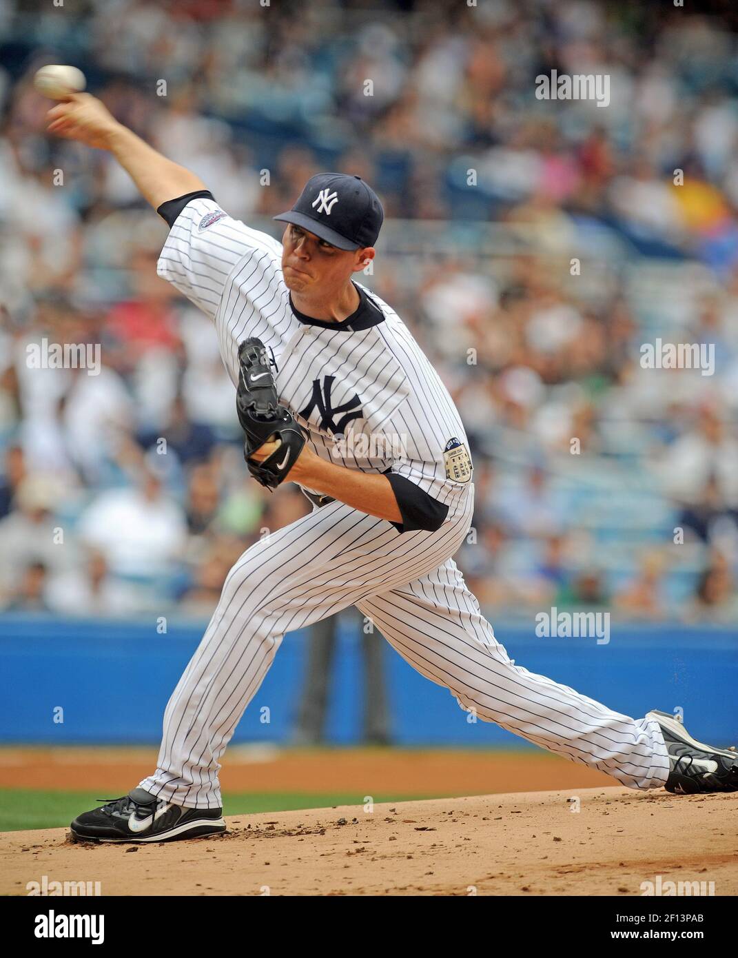 New York Yankees starting pitcher Dan Giese throws in the top of the ...