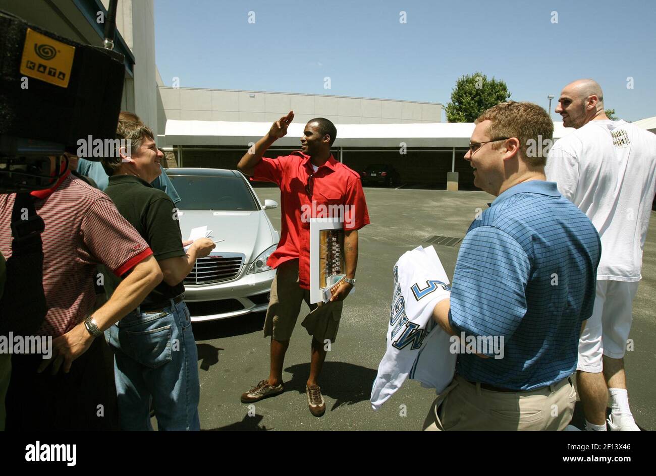 Orlando Magic guard Keyon Dooling, middle, waves goodbye to the media ...