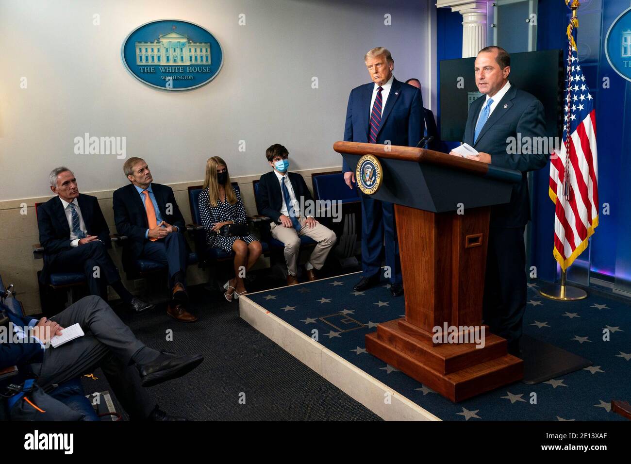 Alex azar speaking hi-res stock photography and images - Alamy