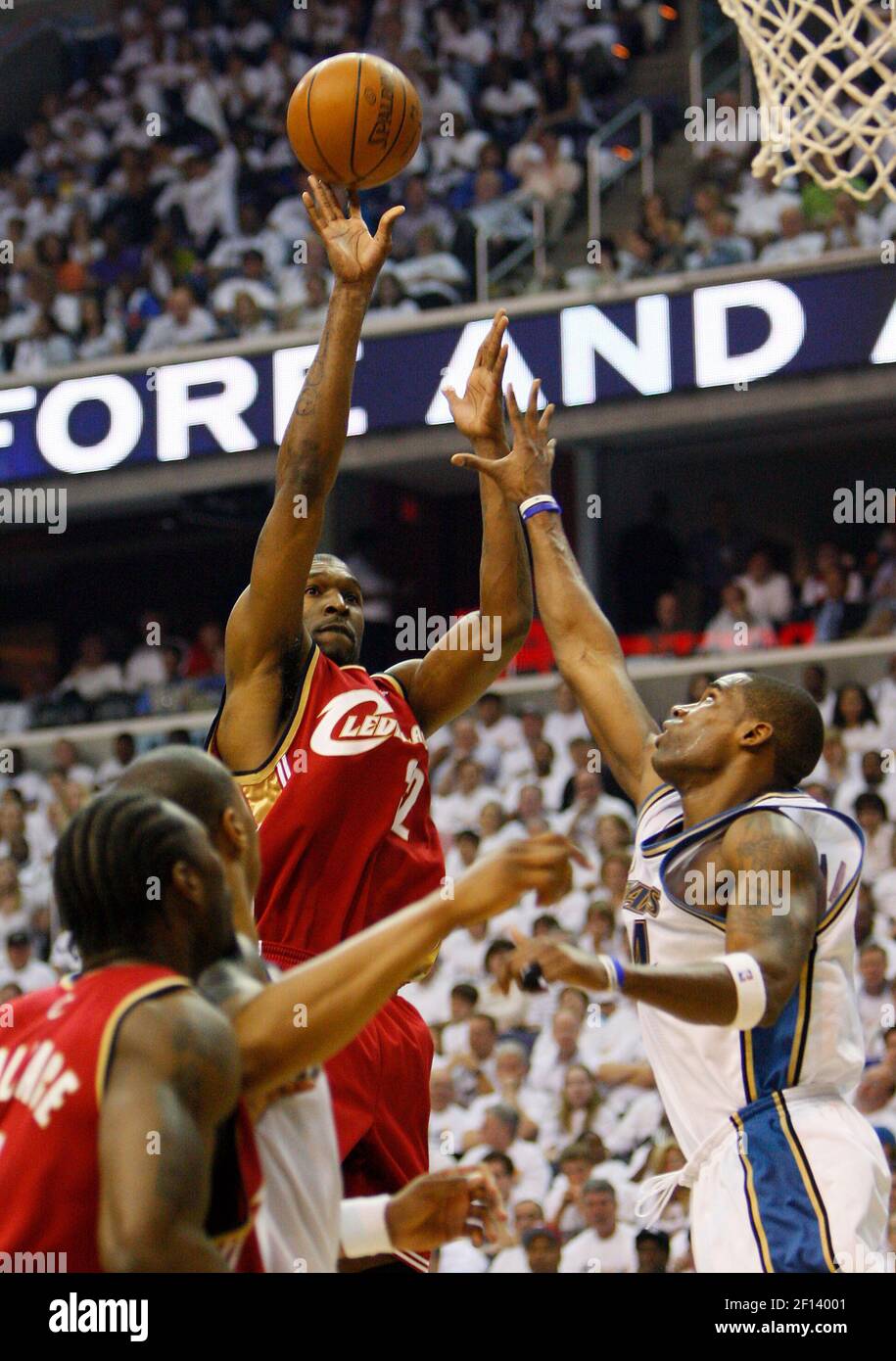 Cleveland's Joe Smith shoots over Washington's Antawn Jamison during ...