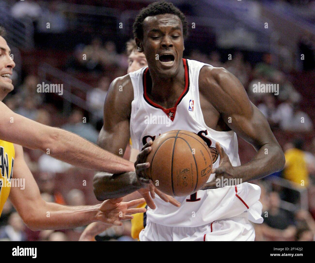Philadelphia 76ers Samuel Dalembert battles Indiana Pacers Jeff Foster ...