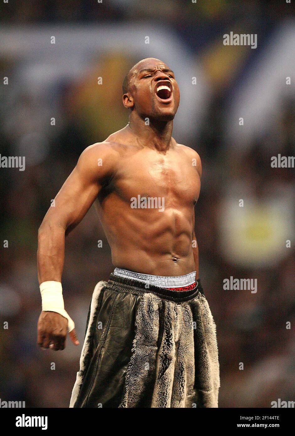 Floyd Mayweather defeated Paul "Big Show" Wight during WrestleMania ...