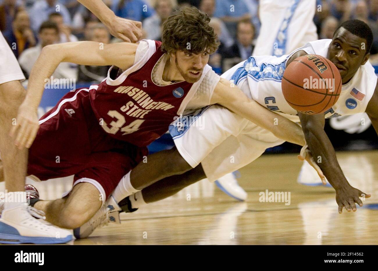 North Carolina's Ty Lawson (5) battles with Washington State's Robbie ...