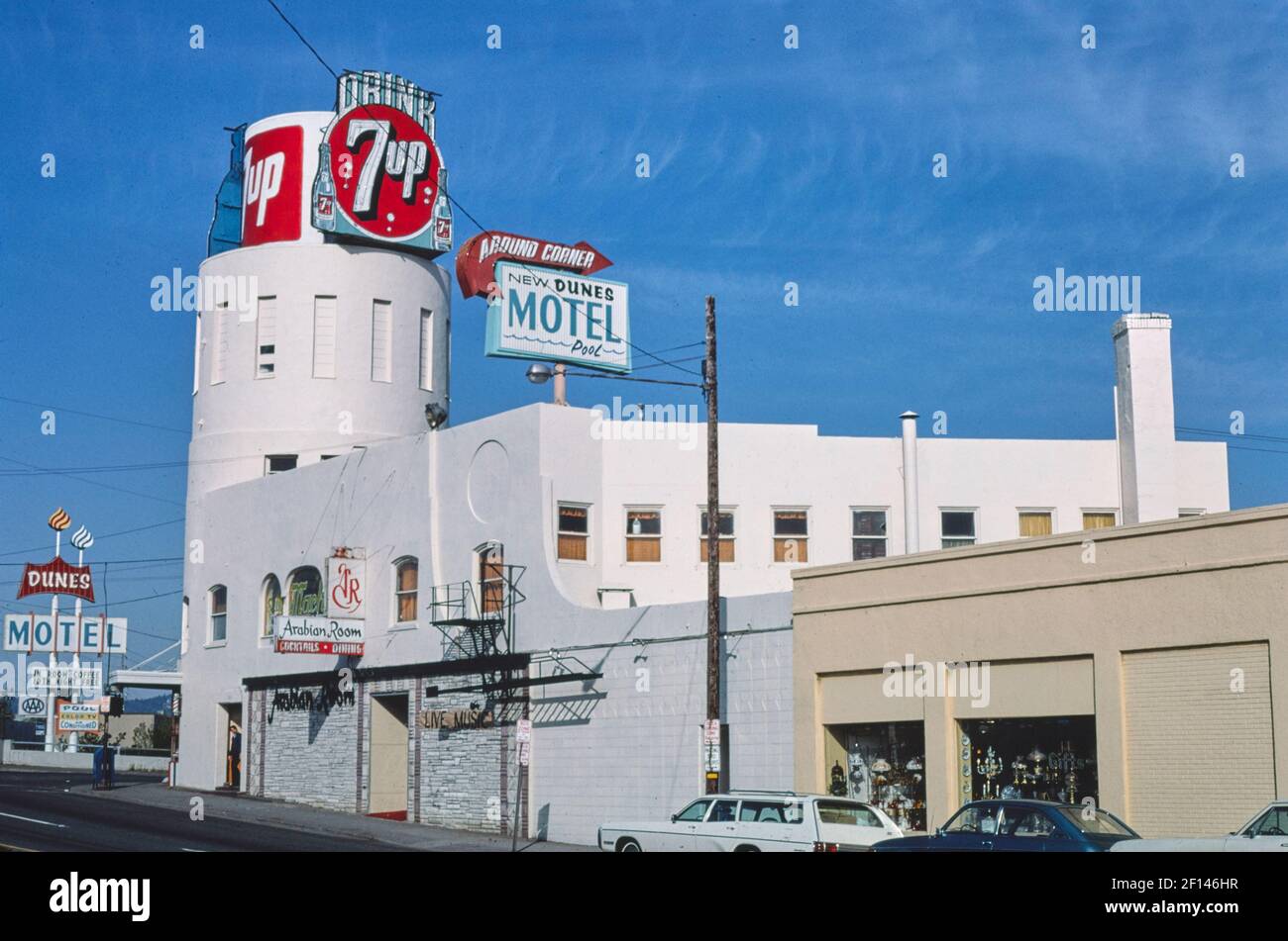 Vintage 7 up building hi-res stock photography and images - Alamy