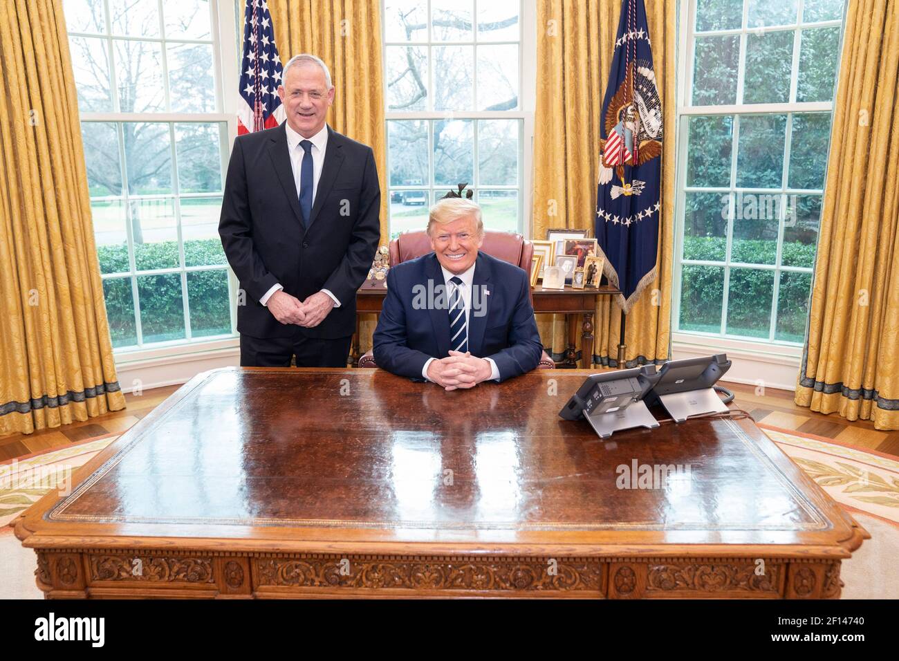 President Donald Trump welcomes LTG. (Res.) MK Benjamin Gantz leader of ...