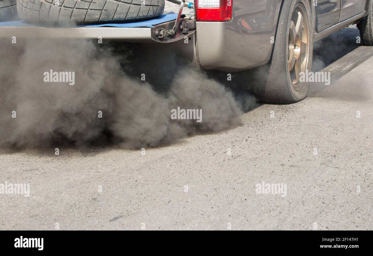 Air pollution from vehicle exhaust pipe on road Stock Photo - Alamy