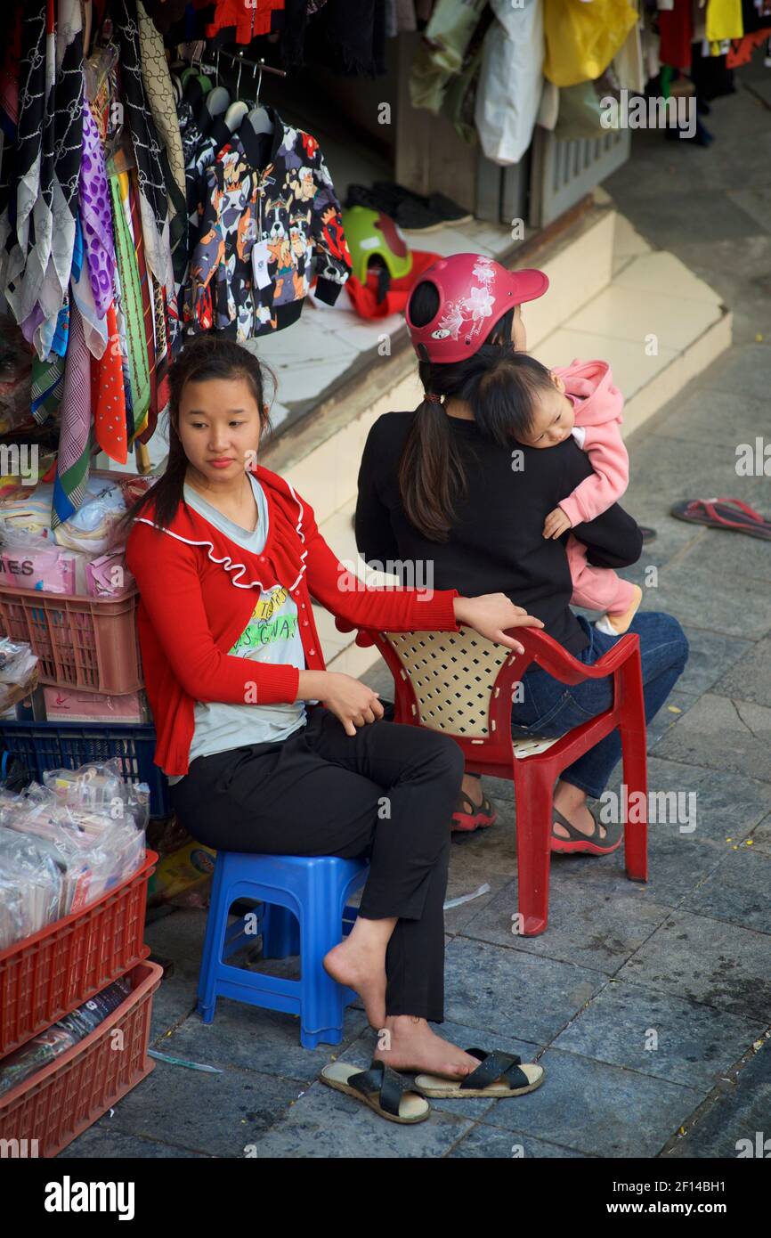 Shopkeepers hi-res stock photography and images - Alamy