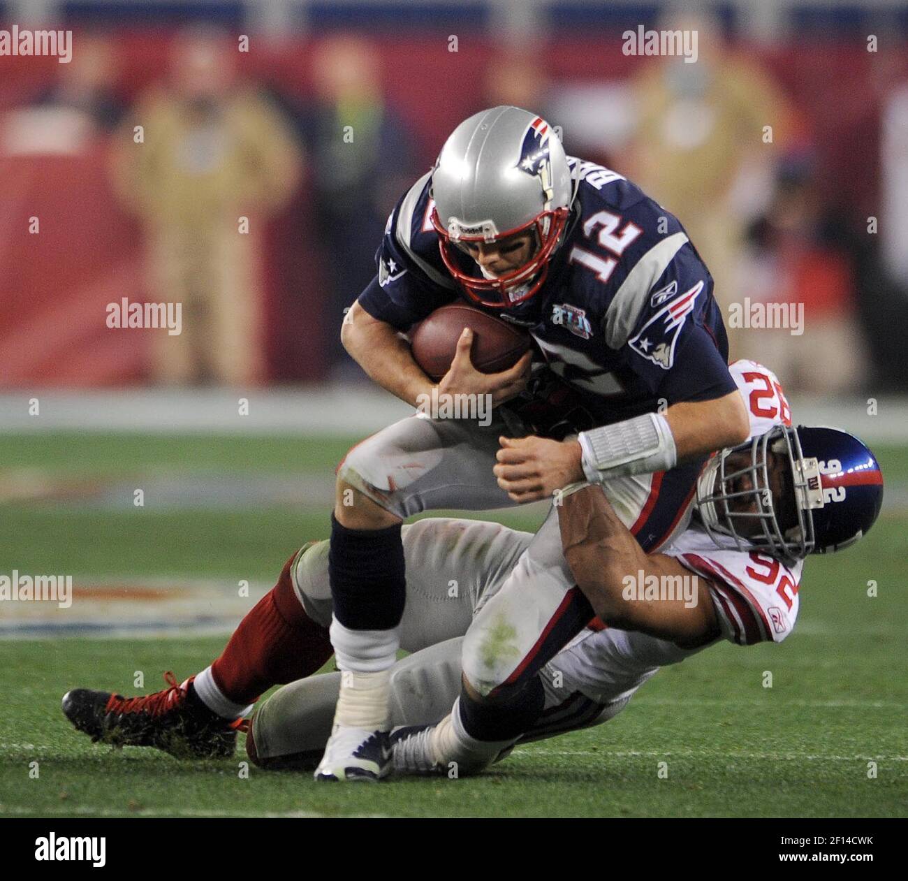 Michael Strahan sacks Tom Brady in the 4th quarter of the superbowl ...