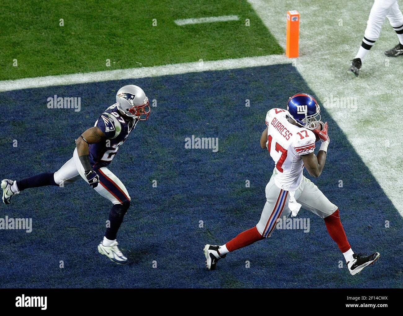 New York Giants receiver Plaxico Burress pulls in the game-winning ...