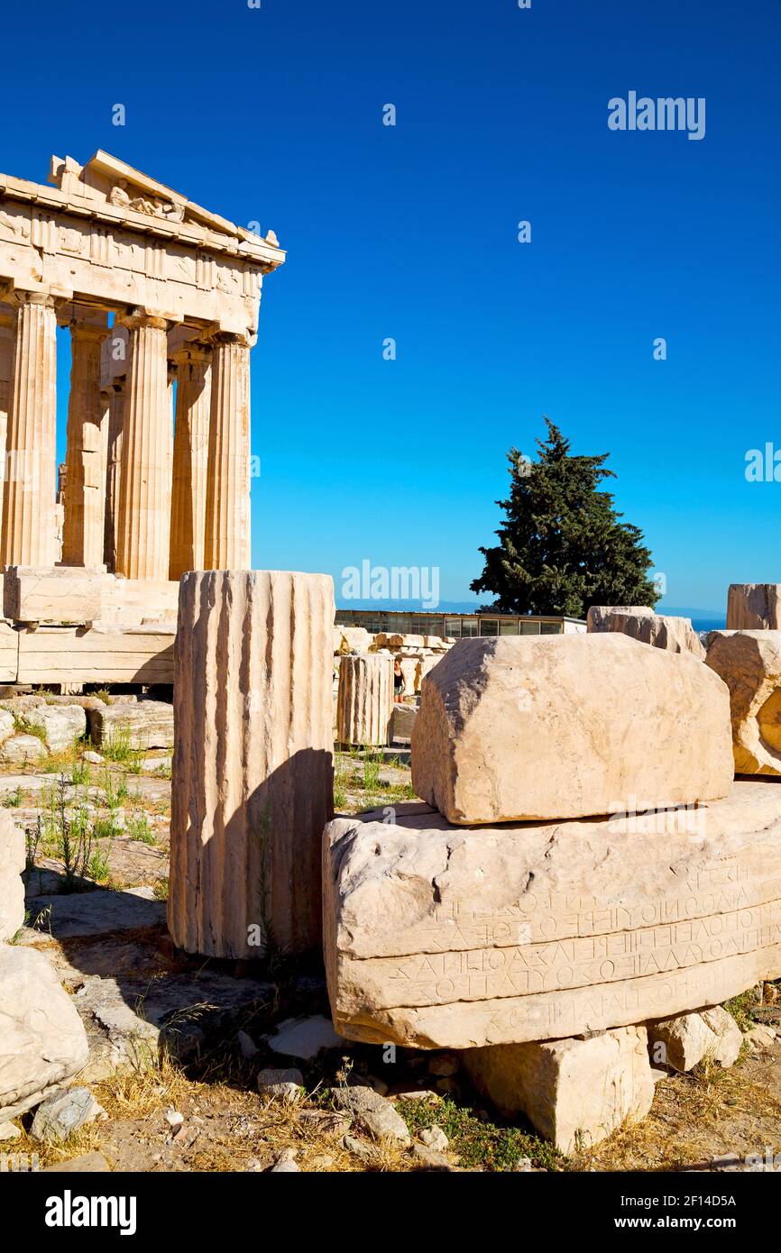 Statue acropolis athens place and historical in greece the old ...