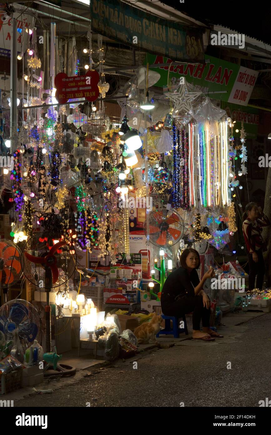 Vietnamese shop selling lights and lighting, Hanoi, Vietnam Stock Photo ...