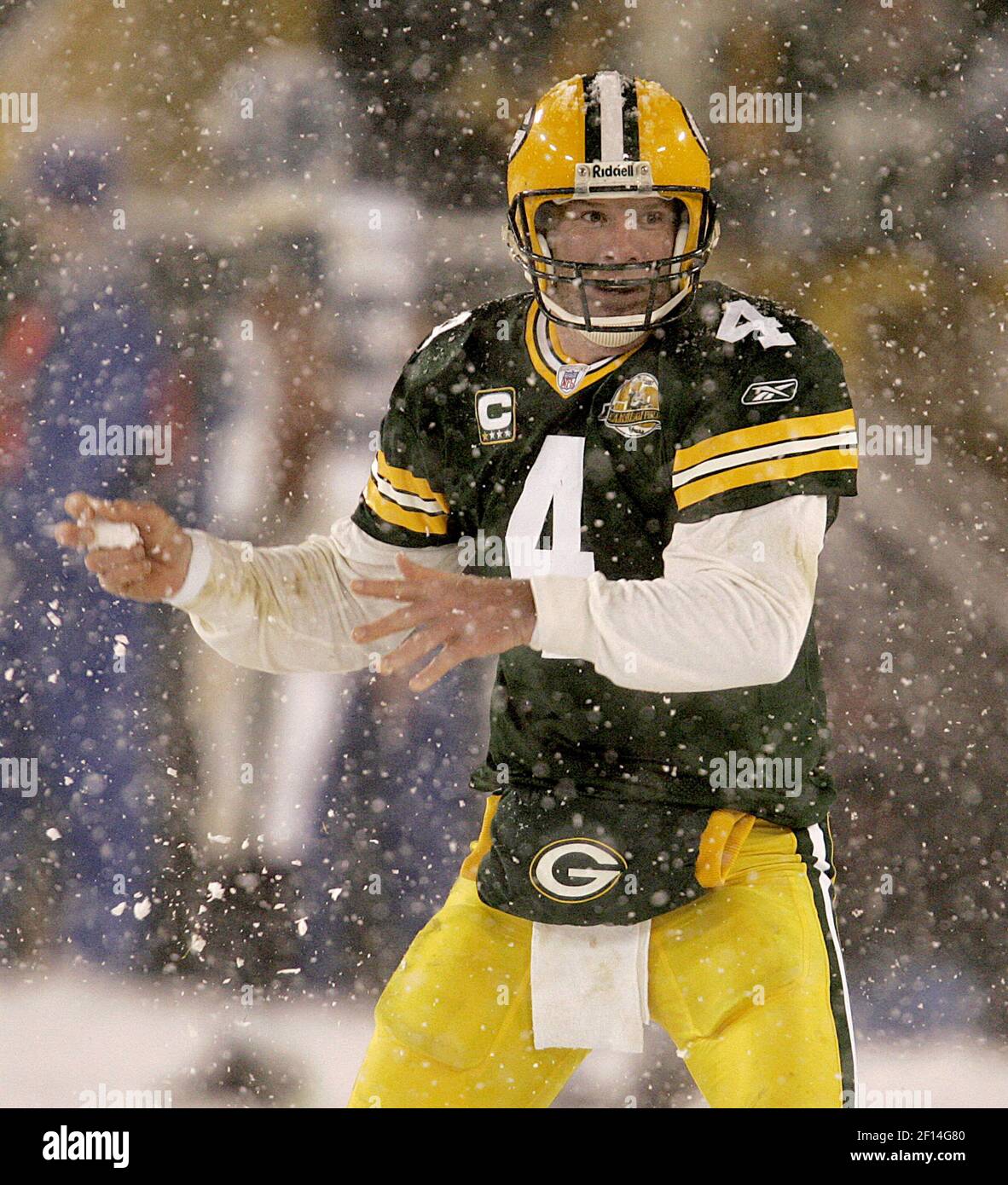 Brett Favre Packers Throwing