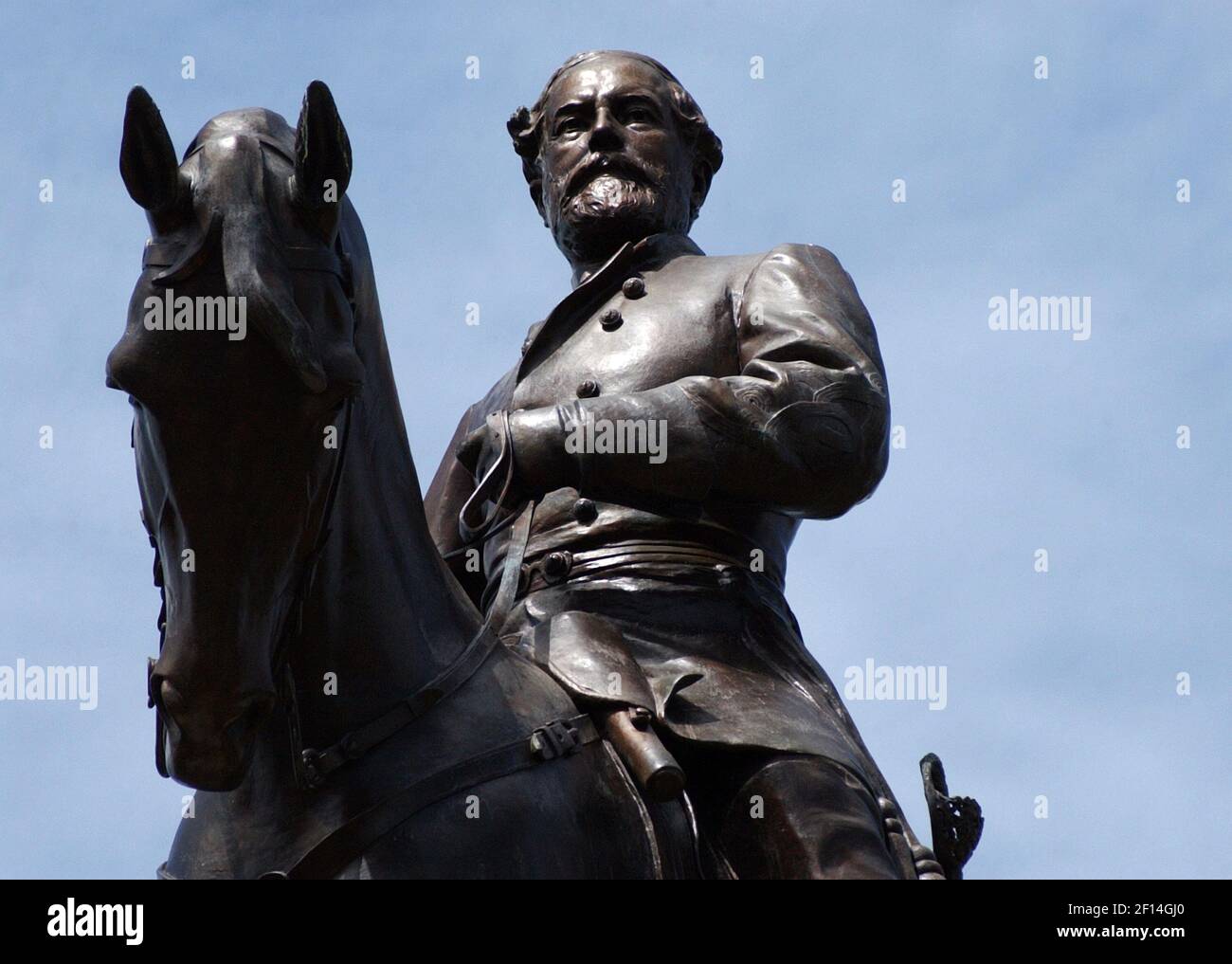 The Gen. Robert E. Lee Monument is located on Monument Avenue in ...