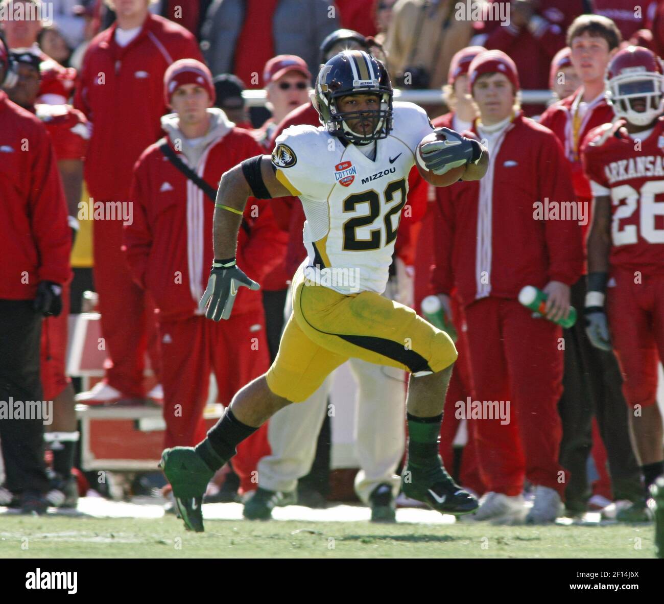 Missouri running back Tony Temple (22) breaks free on a long run ...