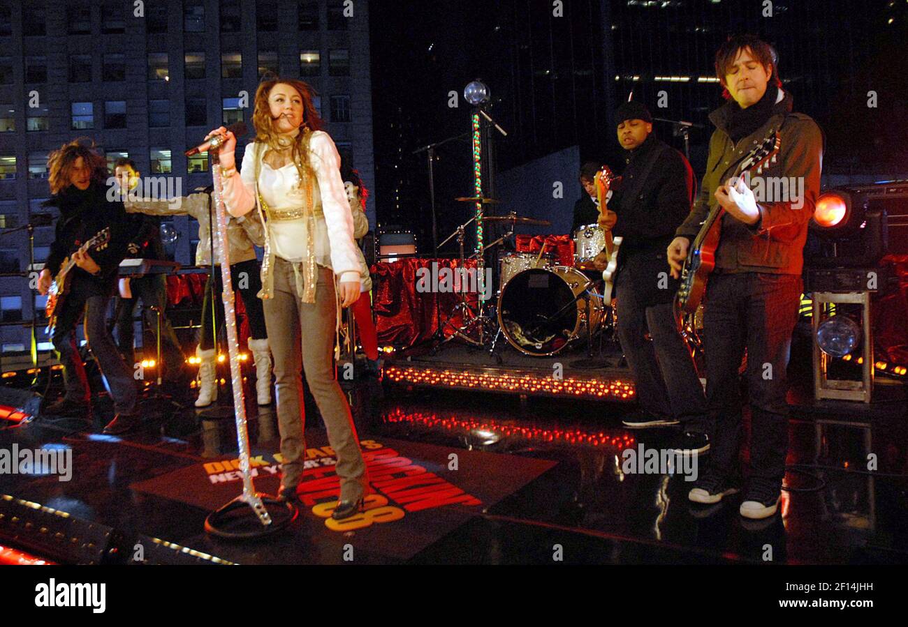 Miley Cyrus rehearses in Times Square in preparation for "Dick Clark's ...