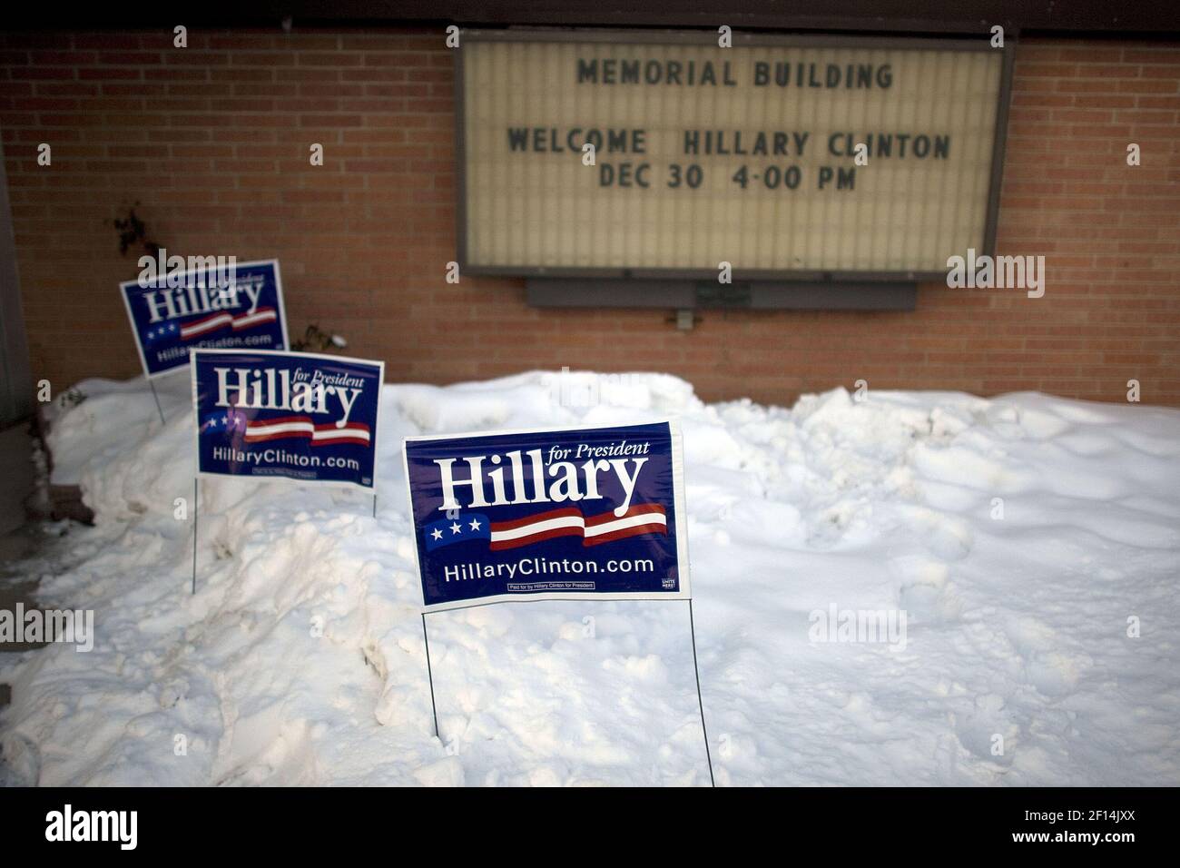 Campaign signs for Democratic presidential candidate Sen. Hillary ...
