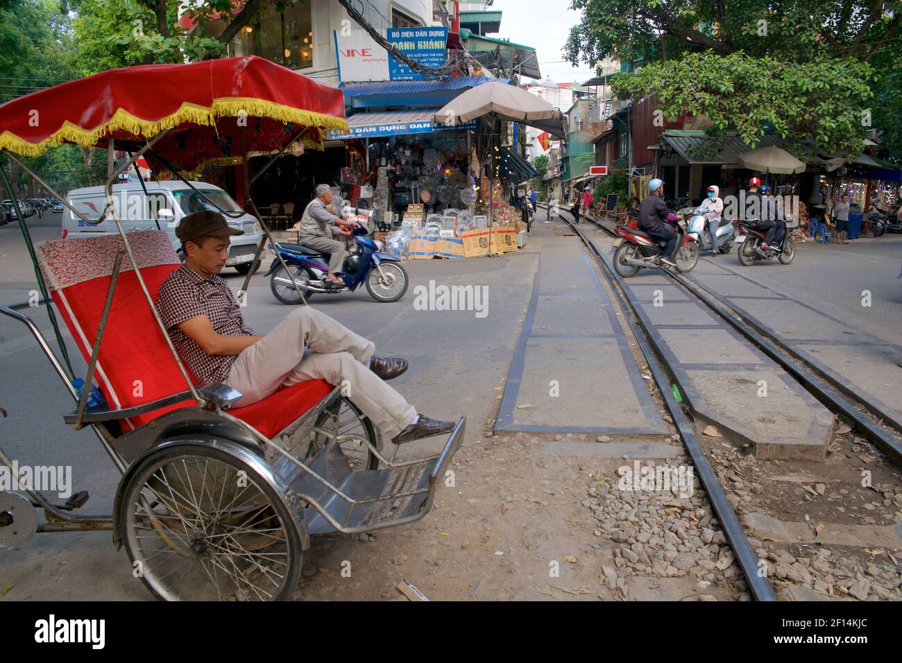 Vietnamese rickshaw driver waiting for business, Hanoi, Vietnam Stock ...