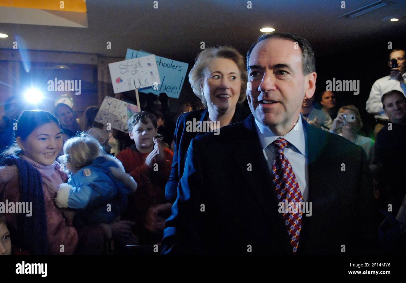 Republican presidential candidate Mike Huckabee and wife, Janet, meet ...