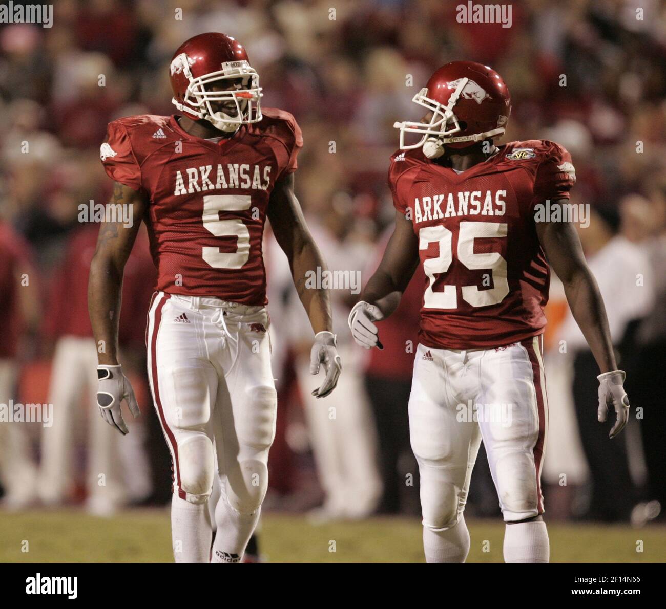 Donald w reynolds razorback stadium hi-res stock photography and images ...