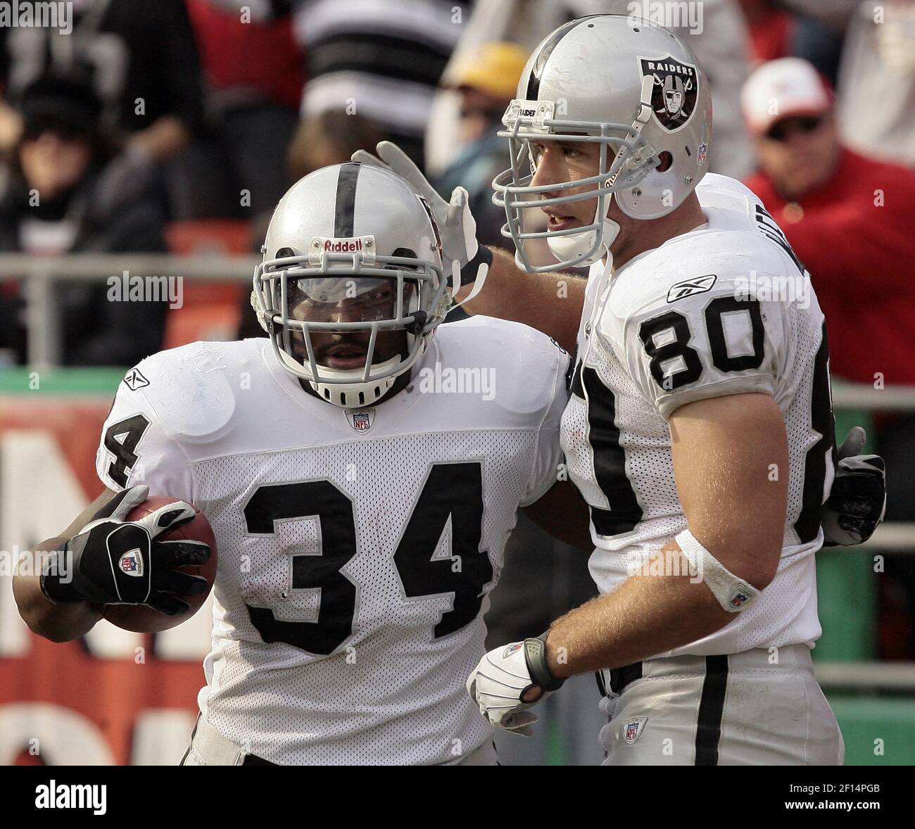 Oakland Raiders running back LaMont Jordan (lefrt) and tight end Zach ...