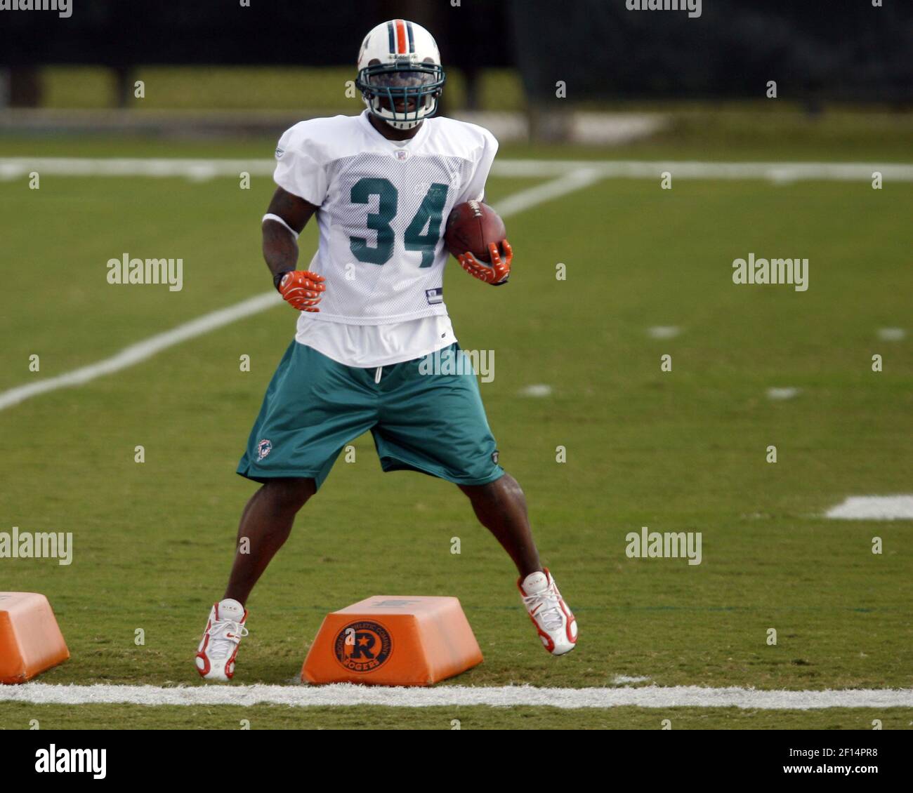 Miami Dolphins running back Ricky Williams runs drills during practice ...