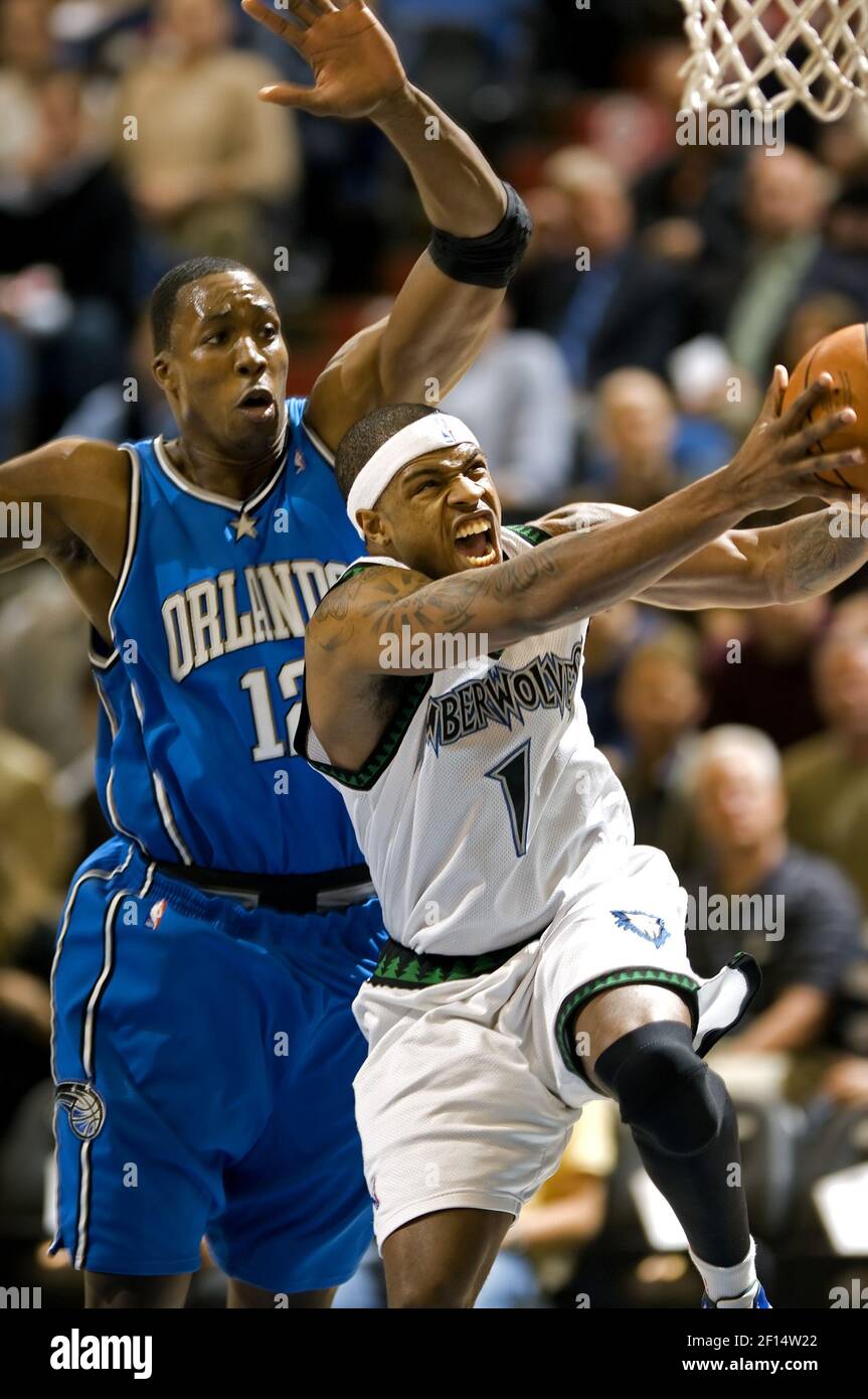 Minnesota Timberwolves' Rashad McCants drives toward the basket past ...