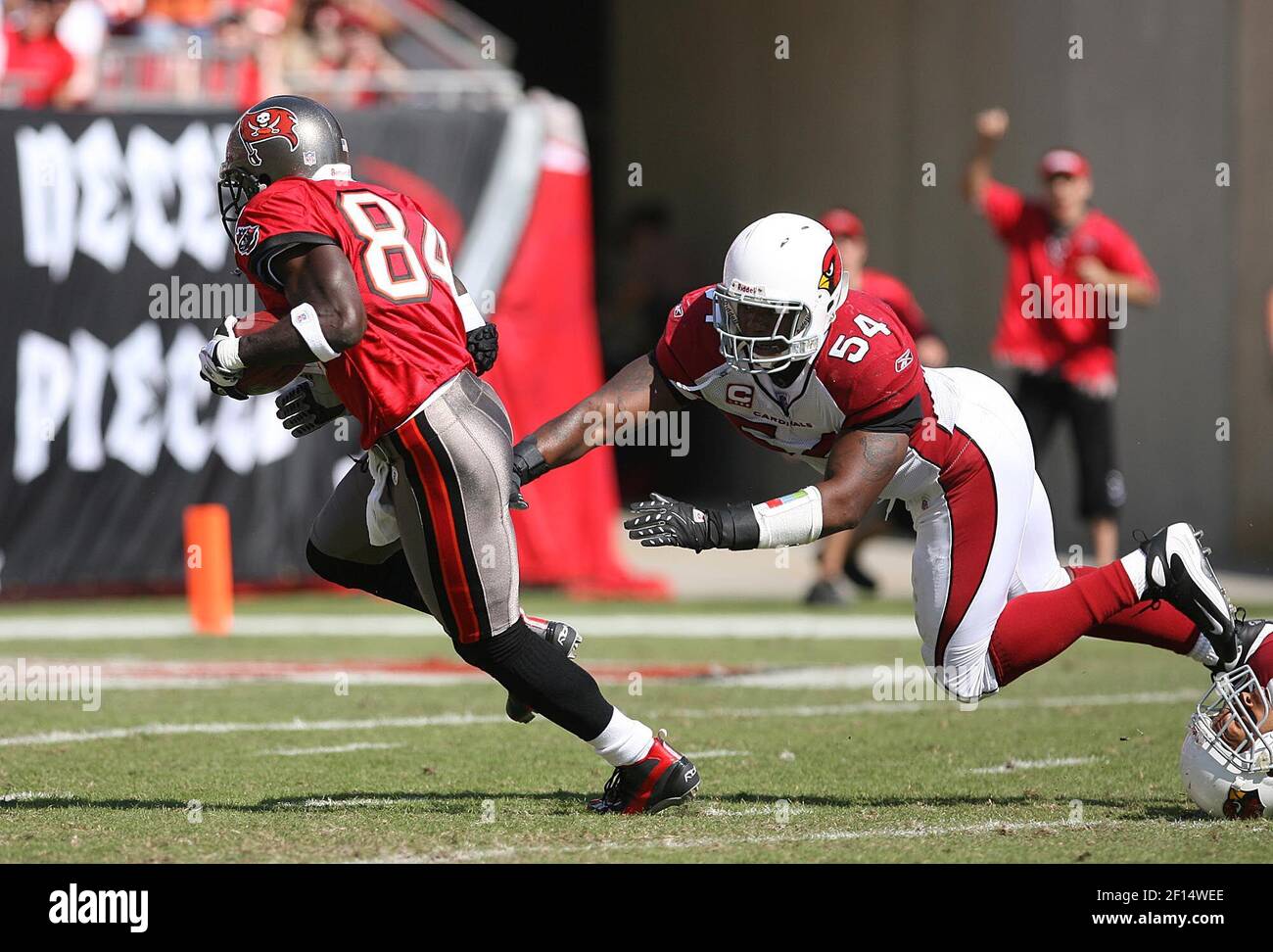 The Tampa Bay Buccaneers' Joey Galloway (84) runs in for a touchdown ...