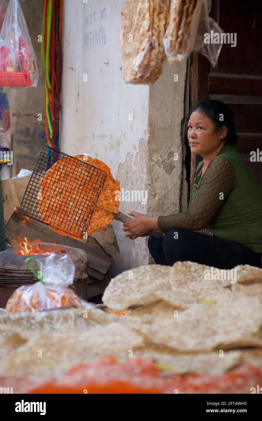 Vietnamese rice crackers hi-res stock photography and images - Alamy