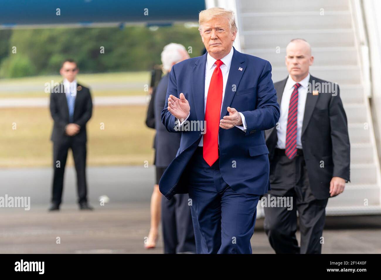 Trump claps hands hi-res stock photography and images - Alamy