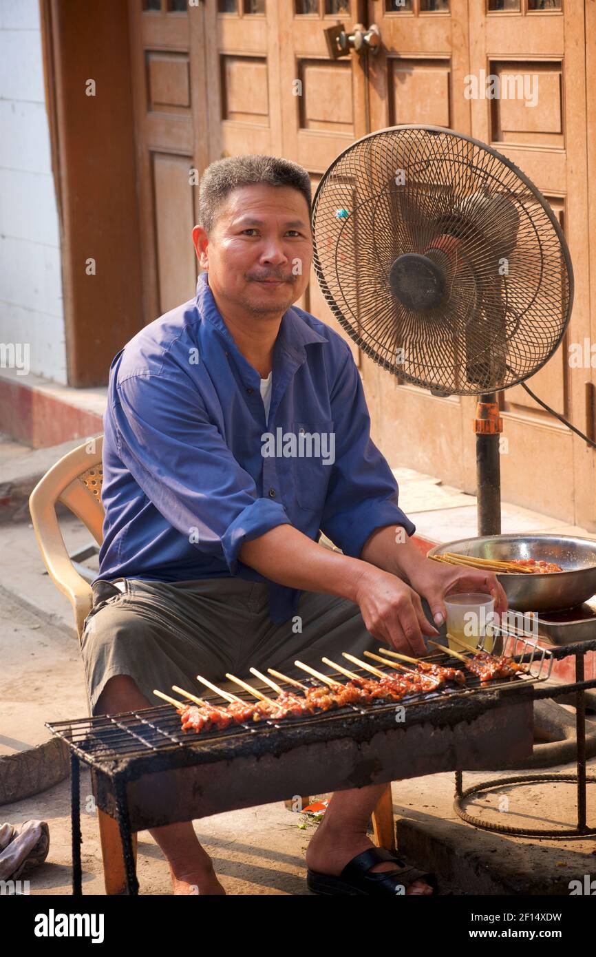 Satay grill hi-res stock photography and images - Alamy