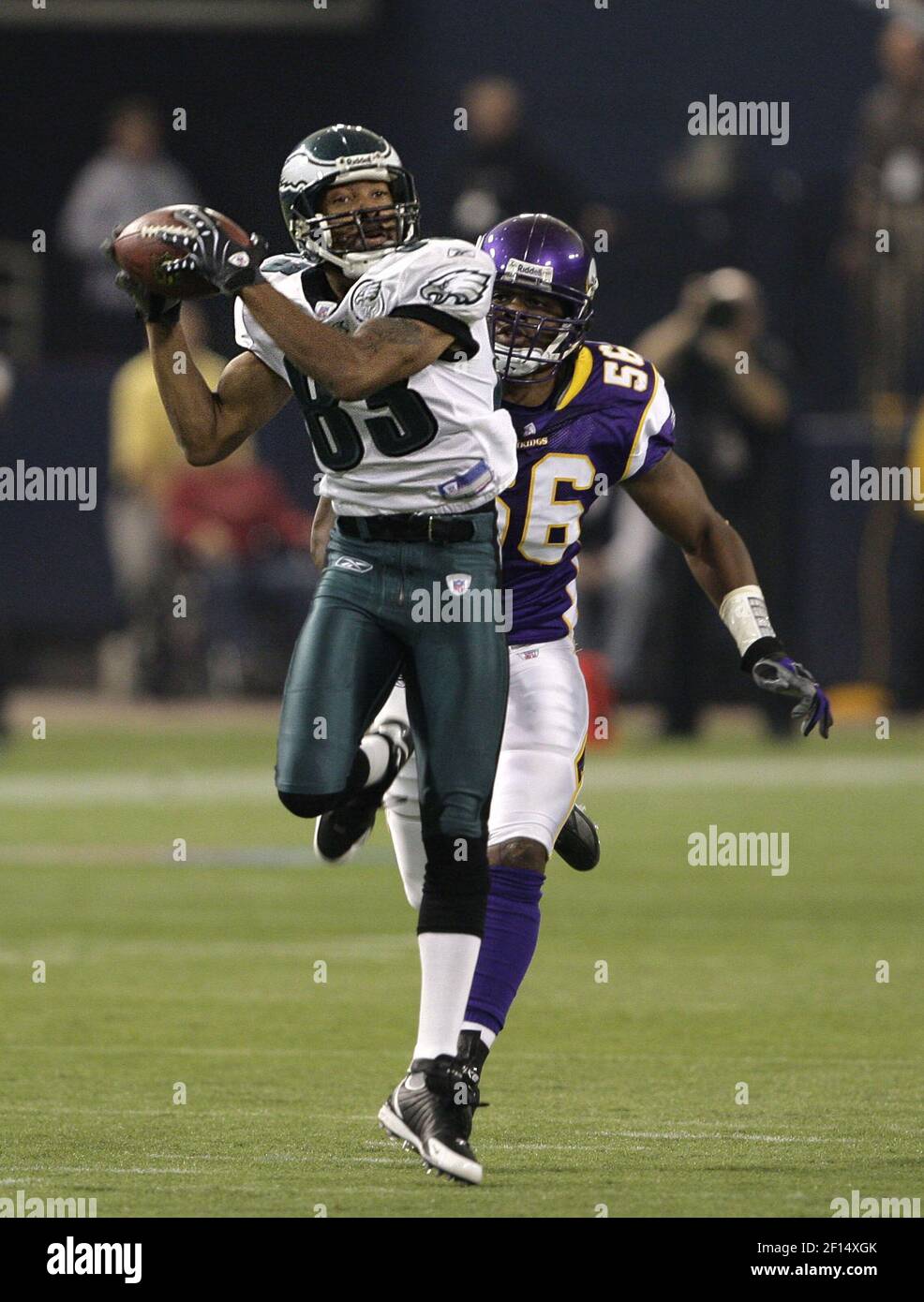 Philadelphia Eagles' Greg Lewis makes a long catch in front of ...