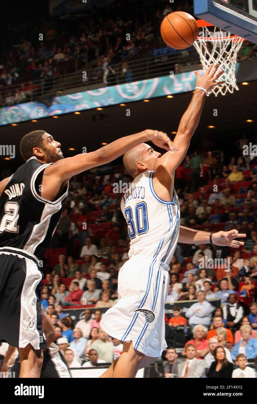 Orlando Magic guard Carlos Arroyo drives past San Antonio Spurs forward ...