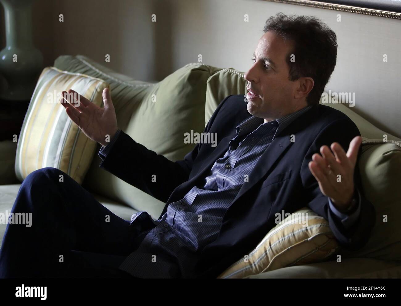 Jerry Seinfeld talks to a reporter about his role in DreamWorks' "Bee ...