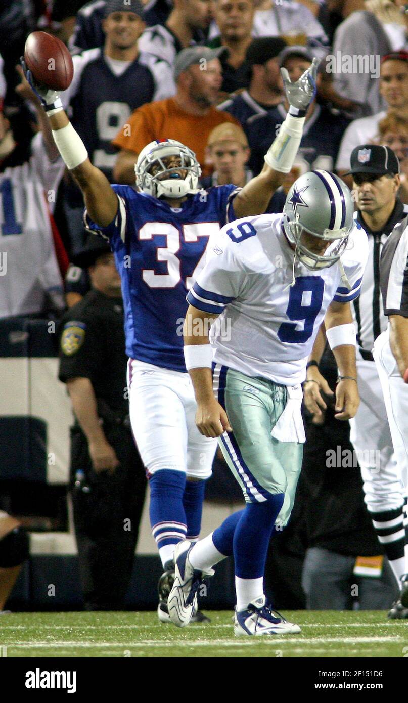 Dallas Cowboys quarterback Tony Romo hangs his head as Buffalo Bills ...