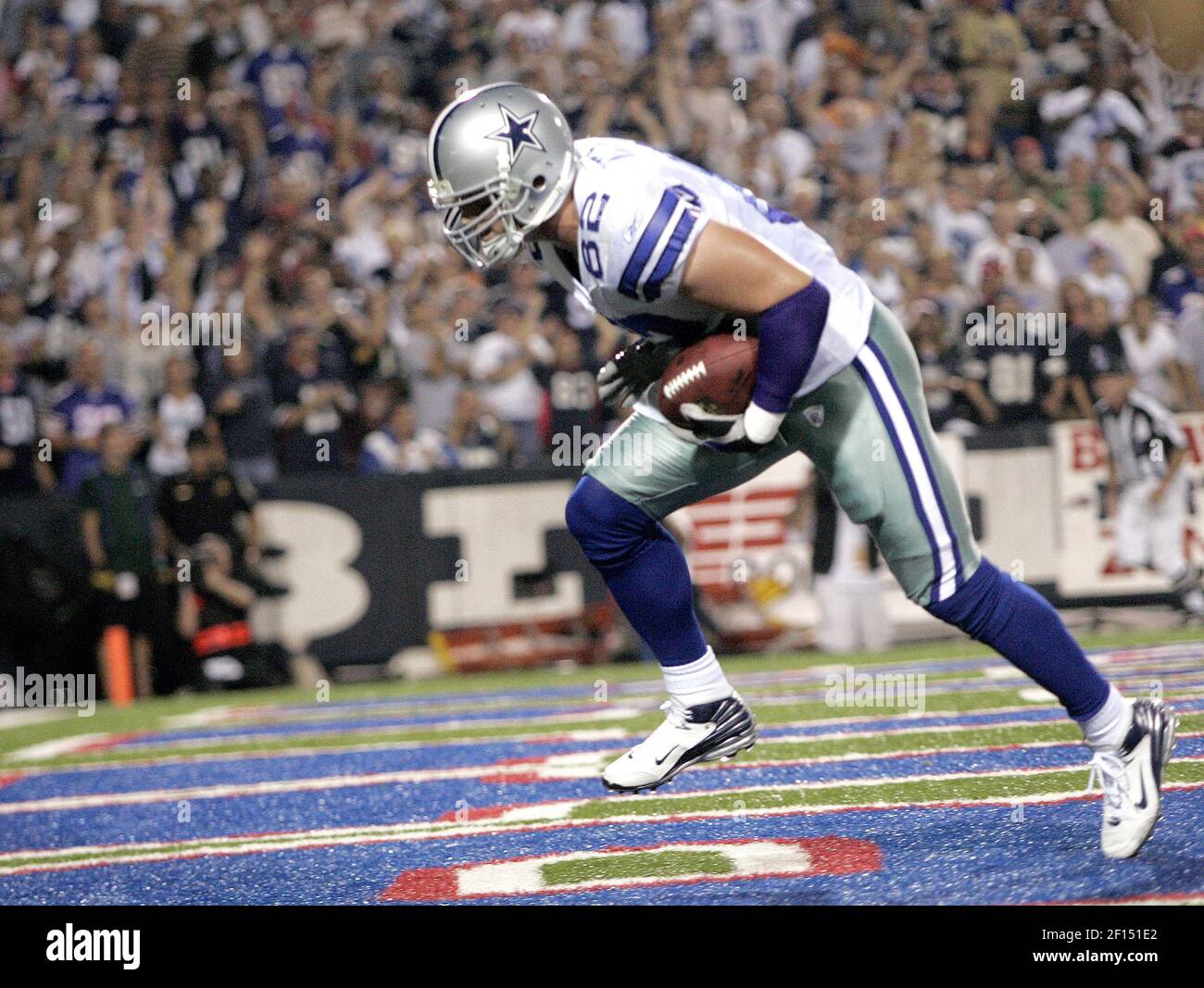 Dallas Cowboys' Jason Witten scores a touchdown in the second quarter ...
