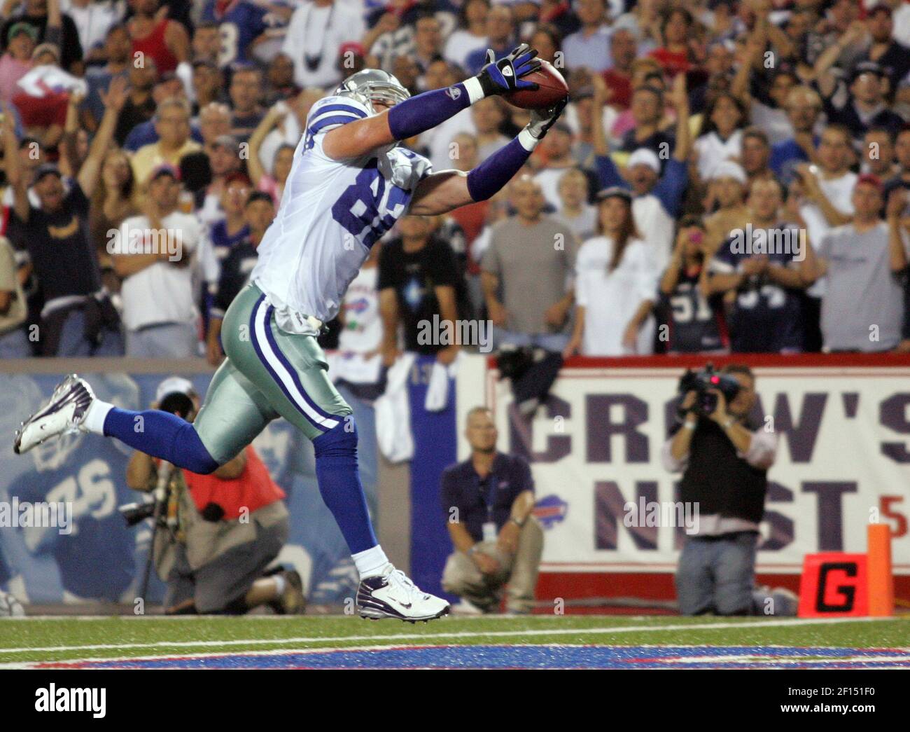 Dallas Cowboys Jason Witten scores a touchdown in the second quarter ...