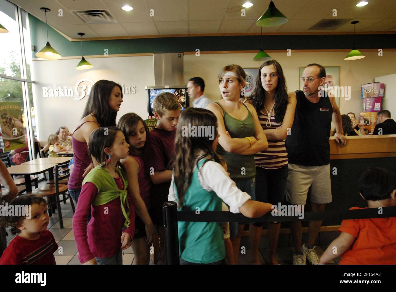 The Cimorelli family stands in line at Baskin Robbins in El Dorado ...