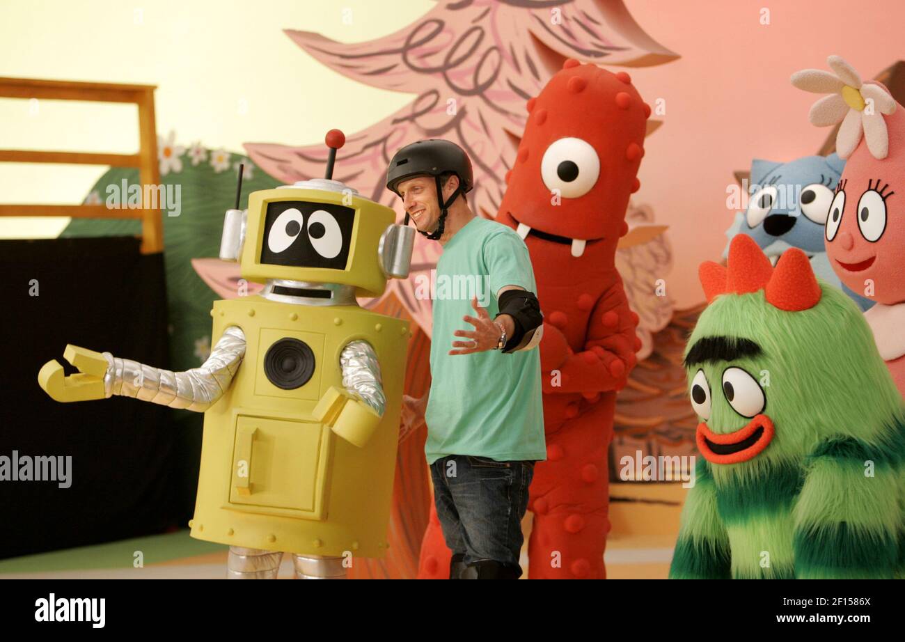 Skateboarding icon Tony Hawk tapes a scene with characters from ...