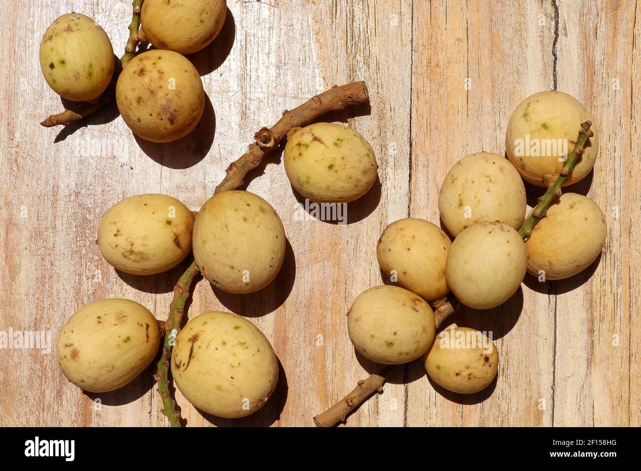 Duku fruit hi-res stock photography and images - Alamy