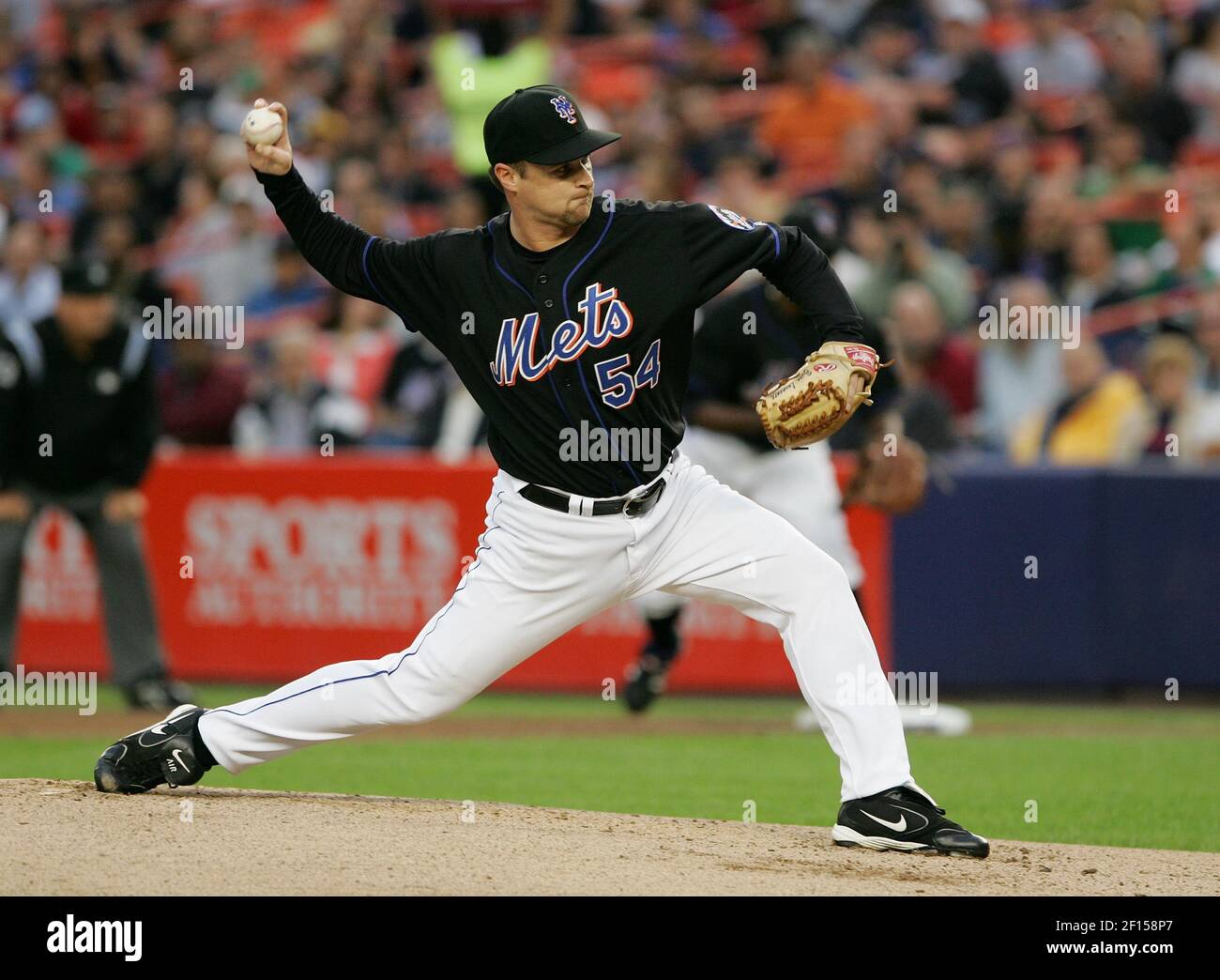 New York Mets' Brian Lawrence pitches against the San Diego Padres in ...