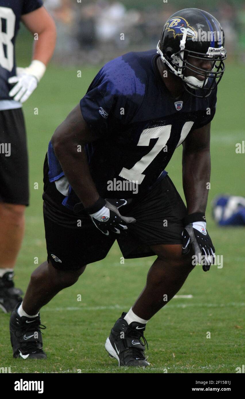 Baltimore Ravens offensive lineman Jared Gaither runs practice drills ...