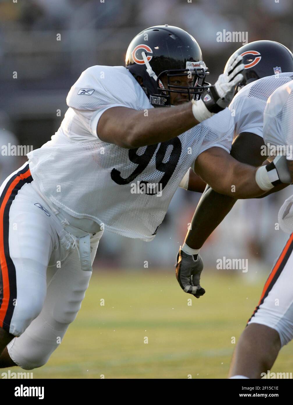 Chicago Bears new defensive lineman Darwin Walker runs drills during ...