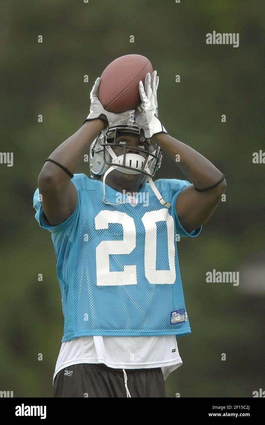 Carolina Panthers cornerback Chris Gamble works on his shooting form ...