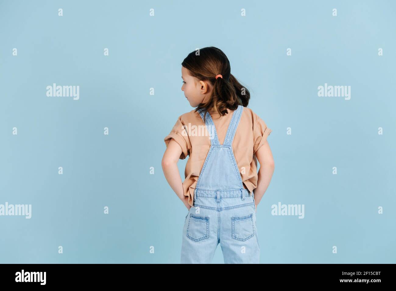 Girl looking back over shoulder hi-res stock photography and images - Alamy
