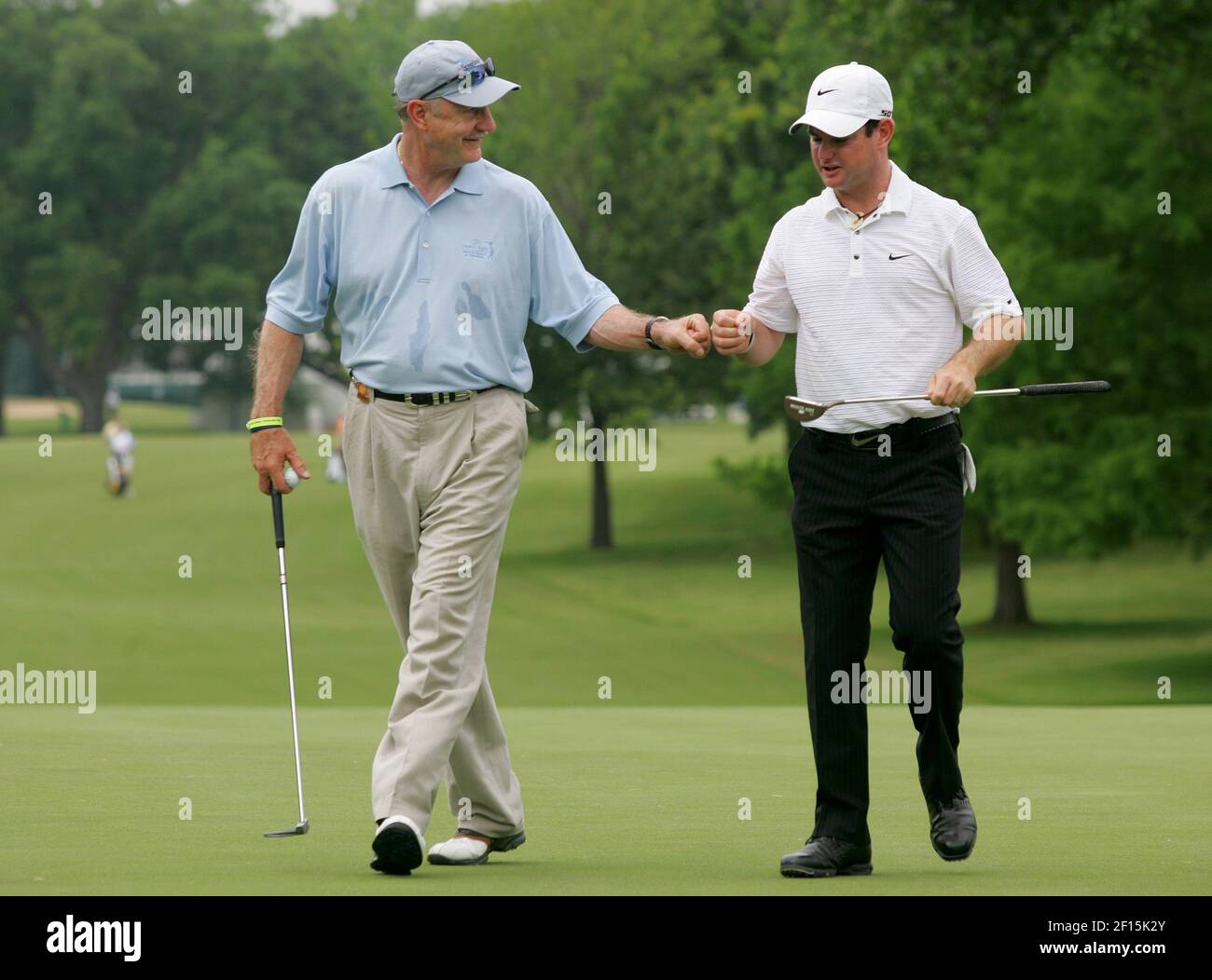 Fort Worth mayor Mike Moncrief congratulates Rory Sabbatini (right ...