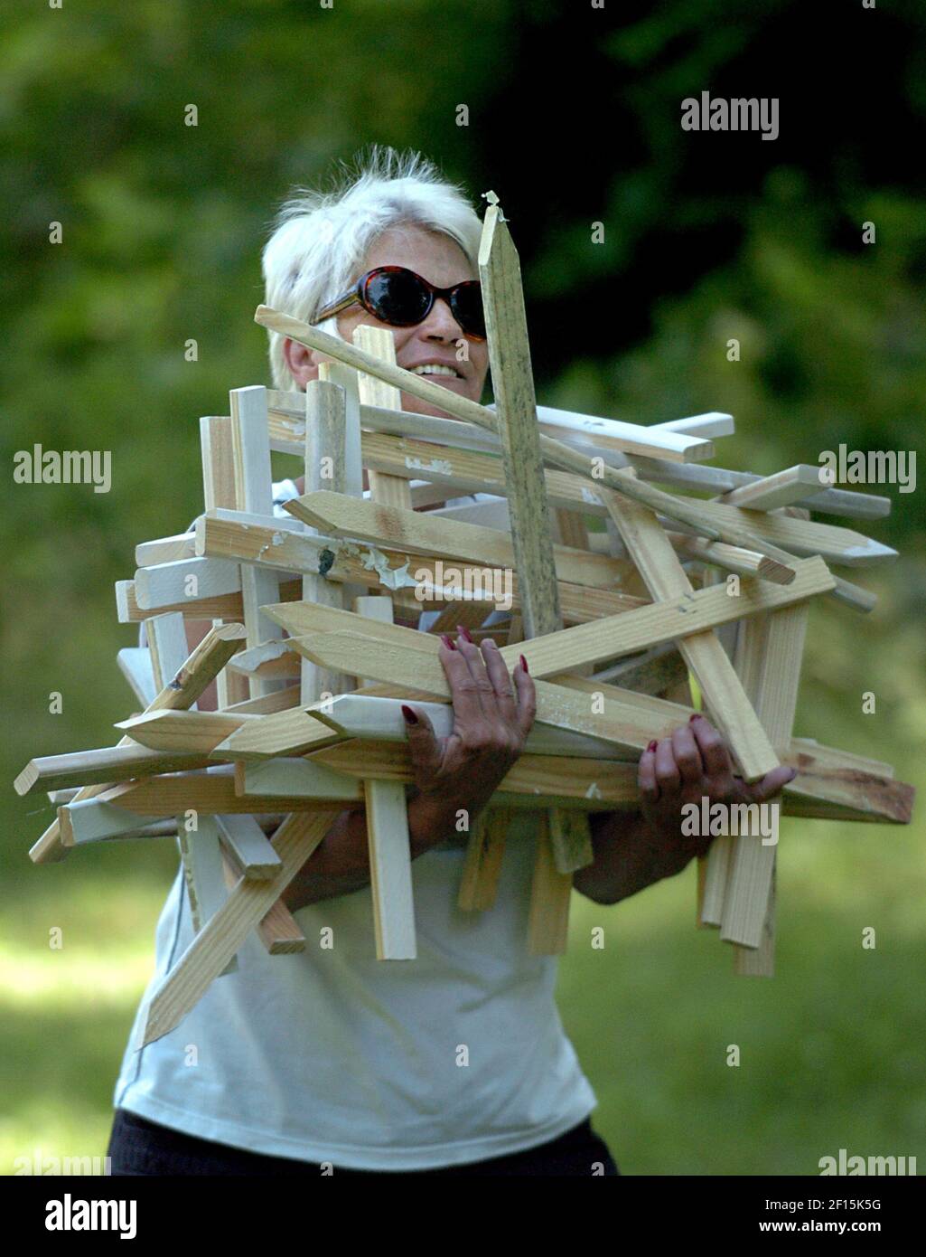 Summer Lipford carries an armload of cross to Mac Anderson Park in ...